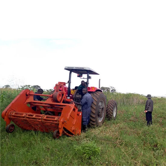 Working D300-400mm 2.1km/H Cassava Harvesting Machine Twin Row